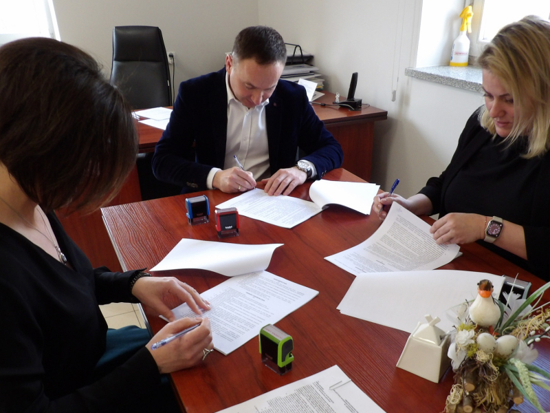 Podpisanie umowy na remont drogi gminnej nr 294619K "Gródek - Na Podlesie" | Gmina Grybów